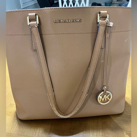 Michael Kors | Bags | Michael Kors Tan Jet Set Tote | Poshmark